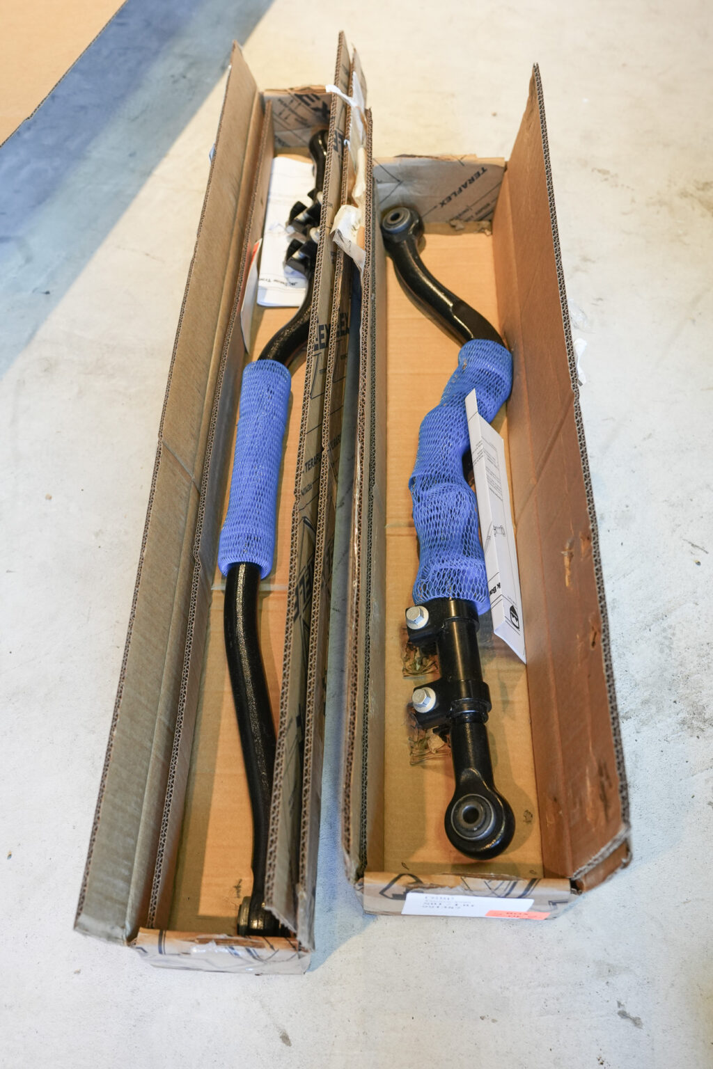 右ハンドルのジープ・ラングラーにテラフレックスの調整式トラックバーを取付ける | ジーブロ